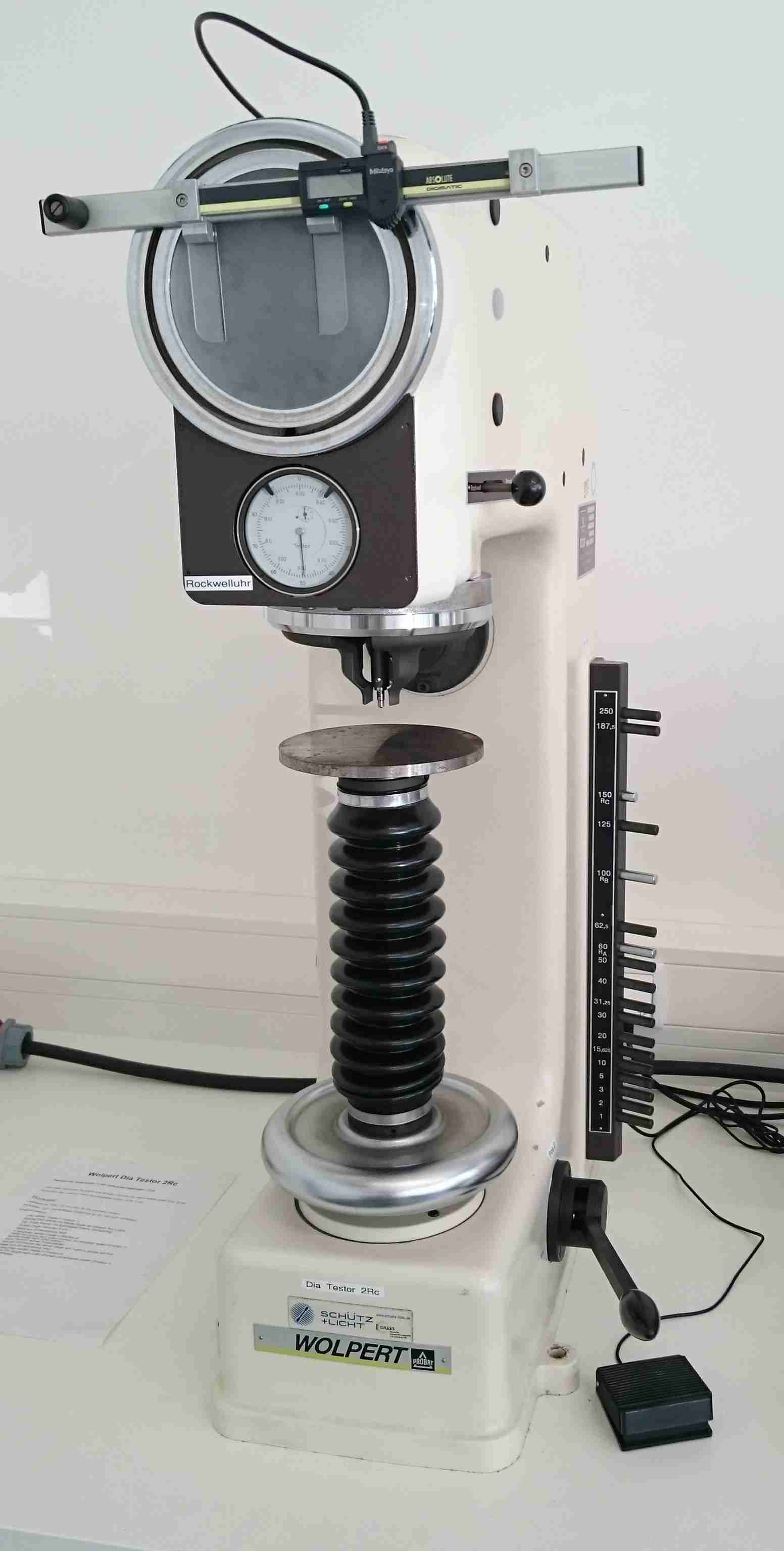 Universal Härteprüfgerät (Brinell, Rockwell, Vickers)